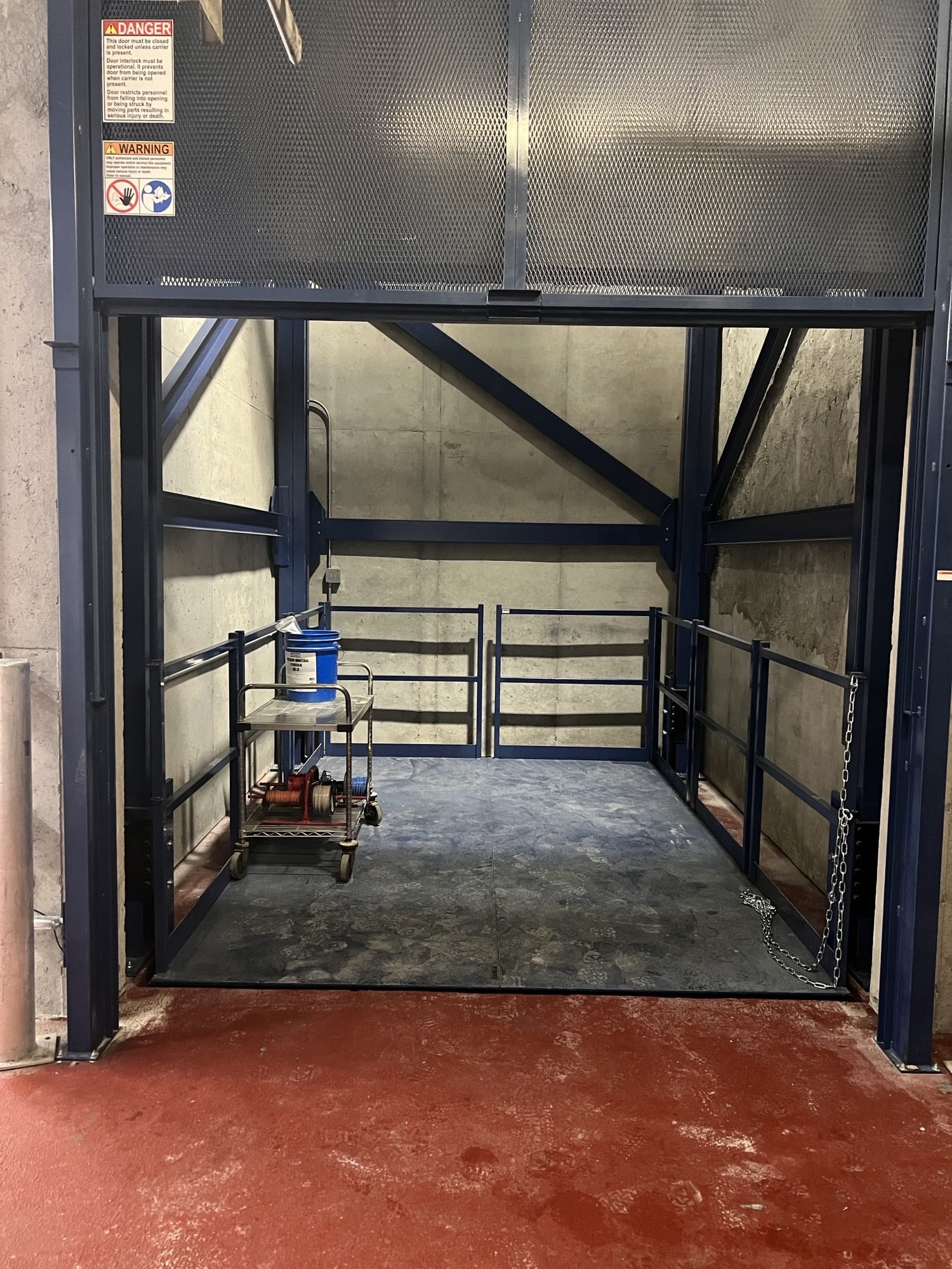 Free-Standing Mechanical Vertical Lift - Western Storage and Handling